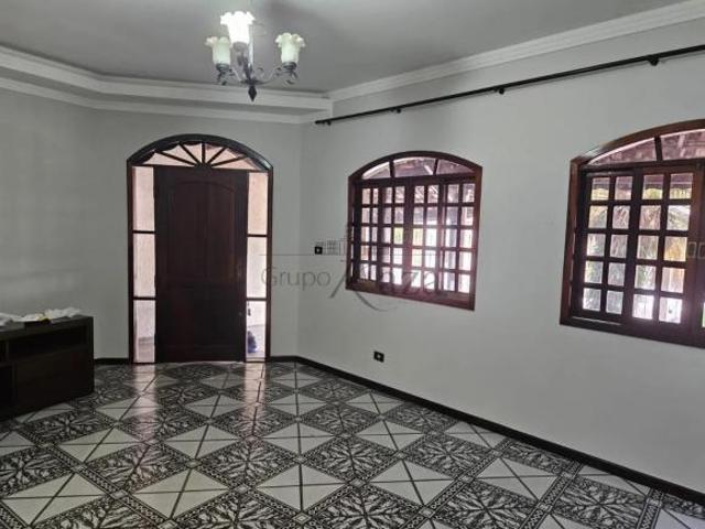 Oportunidade Casa Jardim das Indústrias 4 Dormitórios 200m²