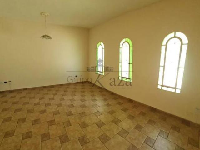 Oportunidade Casa Jardim Motorama 3 Dormitórios 137,09m²