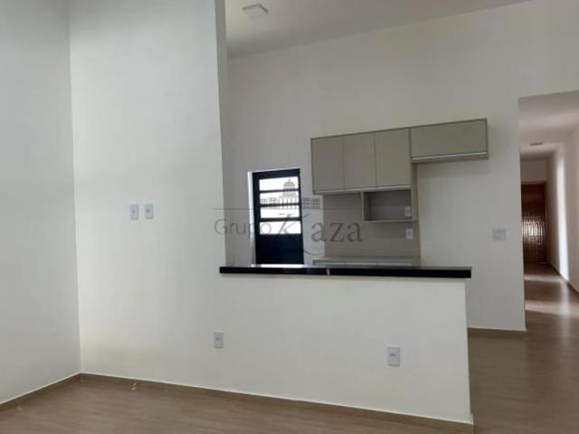 Oportunidade Casa Jardim Satélite 3 Dormitórios 105m². Aceita apto como parte de pagamento!