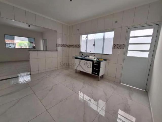Oportunidade Casa Jardim Portugal 3 Dormitórios 100m²
