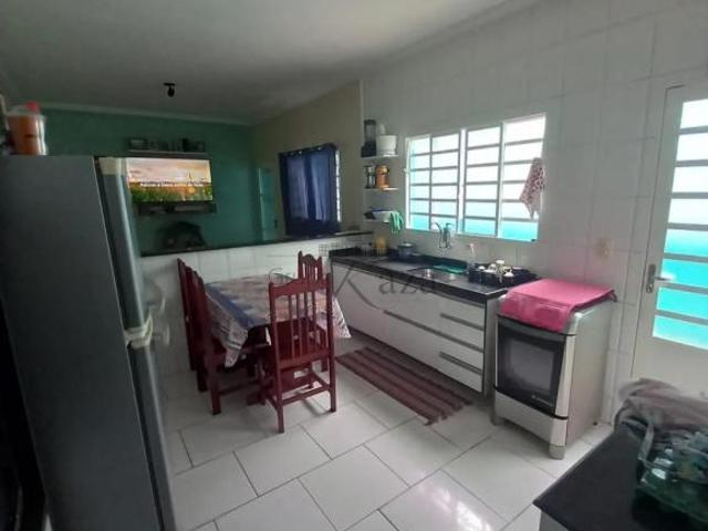 Oportunidade Casa Jardim Torrão de Ouro 2 Dormitórios 63m²