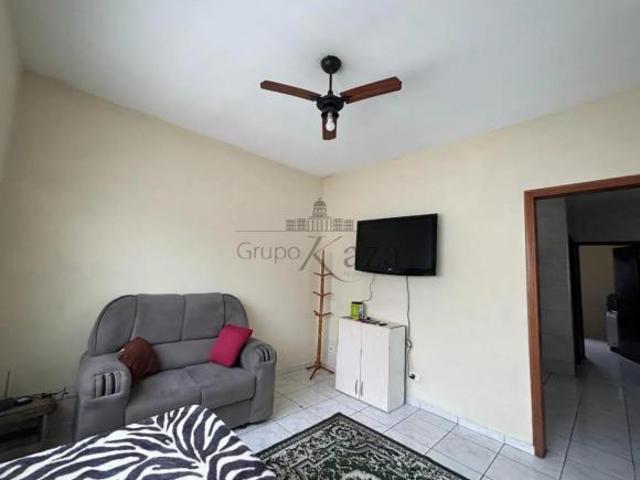 Oportunidade Casa Jardim Terras de São João 2 Dormitórios 360m²