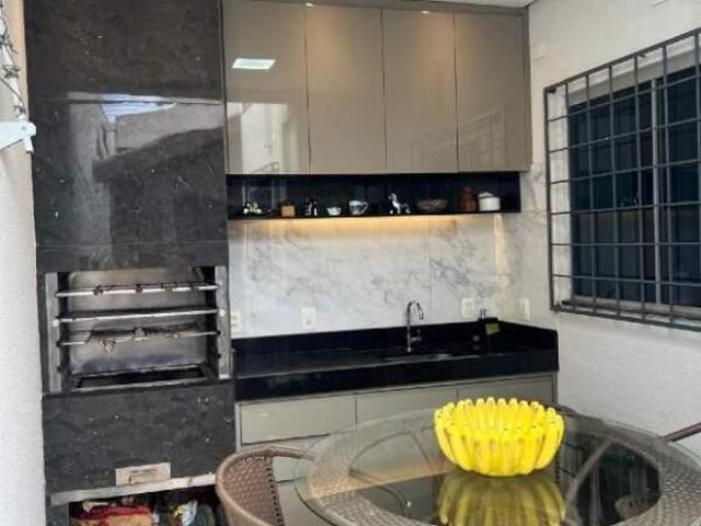 Oportunidade: Casa Moderna com Área Gourmet Planejada e 2 Vagas de Garagem!