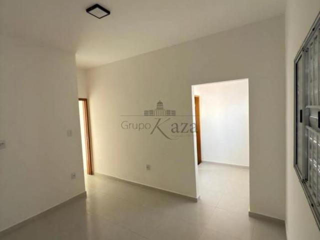 Oportunidade Casa no Parque do Museu 2 Dormitórios 67m²