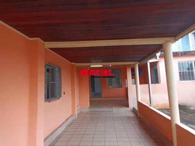 OPORTUNIDADE! Casa no Parque Novo Horizonte com terreno de 250m² próximo a feira e amplo comércio!