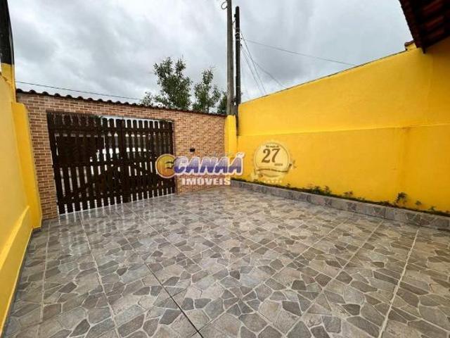 Oportunidade! Casa Nova e com Piscina a Venda em Mongaguá litoral de São Paulo!