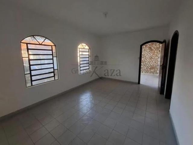 Oportunidade Casa Padrão Bosque dos Eucaliptos 3 Dormitórios 97m²