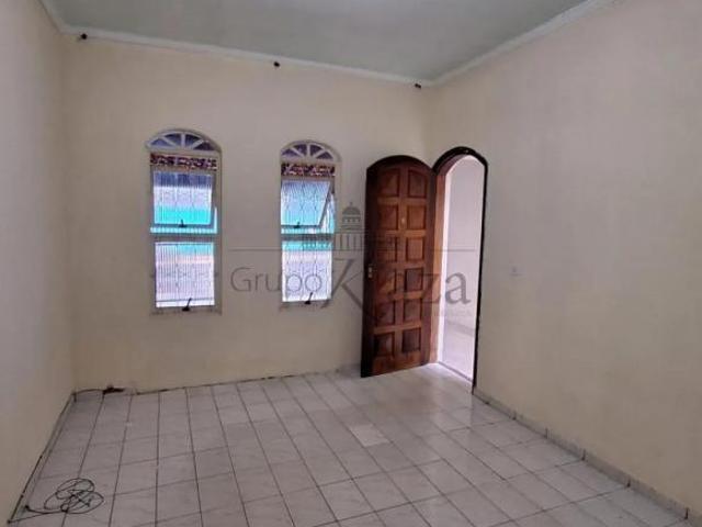 Oportunidade Casa Residencial União 3 Dormitórios 200m²