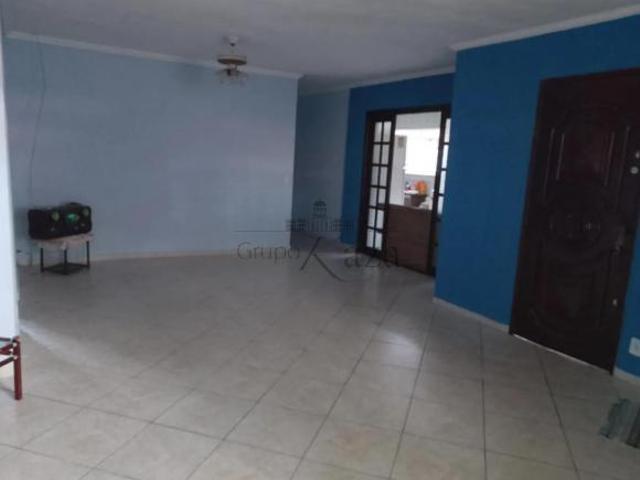 Oportunidade Casa Residencial/ Comercial Jardim Satélite 3 Dormitórios 167m²