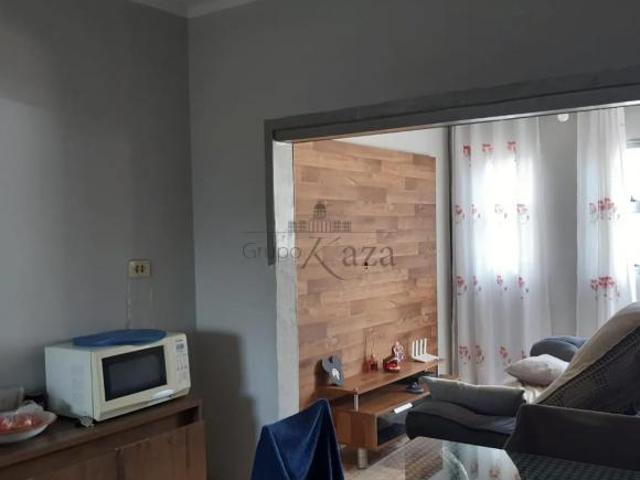 Oportunidade Casa Residencial Jardim das Indústrias 3 Dormitórios 90m²