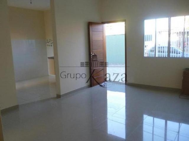 Oportunidade Casa Residencial Santa Paula Jacareí 2 Dormitórios 70m²