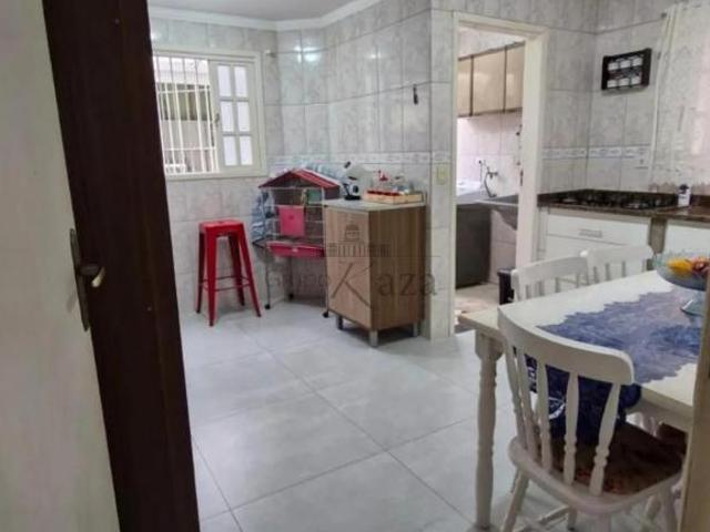 Oportunidade Casa Sobrado Bosque dos Eucaliptos 4 Dormitórios 121,86m²