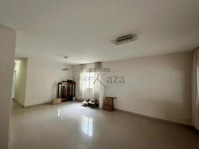 Oportunidade Casa Sobrado Bosque dos Eucaliptos 4 suítes 250m²