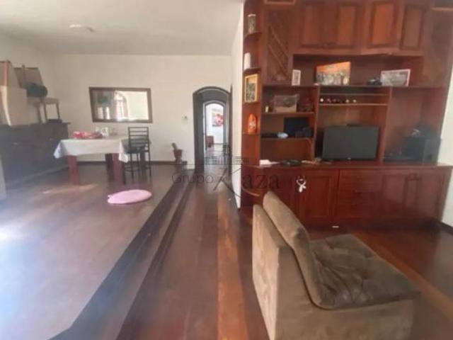 Oportunidade Casa Sobrado Bosque dos Eucaliptos 5 Dormitórios 184m²