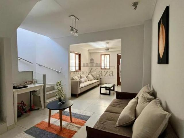 Oportunidade Casa Sobrado Bosque dos Eucaliptos 3 Dormitórios 156m²