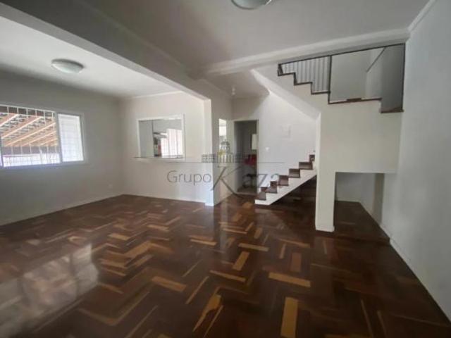 Oportunidade Casa Sobrado Bosque dos Eucaliptos 3 Dormitórios 185m²