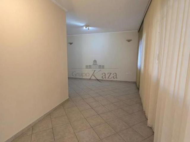 Oportunidade Casa Sobrado Bosque dos Eucaliptos 3 Dormitórios 120m²