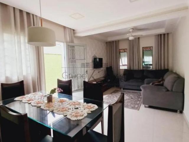 Oportunidade Casa Sobrado Bosque dos Eucalíptos 3 Dormitórios 125m²