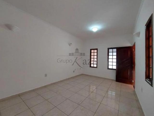 Oportunidade Casa Sobrado Bosque dos Eucaliptos 3 Dormitórios 125m²