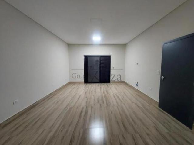 Oportunidade Casa sobrado com piscina Villa Branca Jacareí 5 Dormitórios 500m²