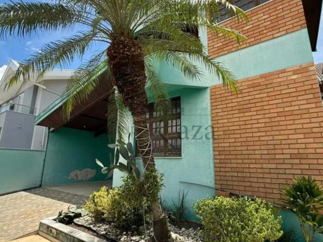 Oportunidade, Casa Sobrado, Condomínio Jardim das Colinas, Zona Oeste, 4 Quartos, Piscina, Quintal