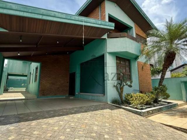 Oportunidade, Casa Sobrado Condomínio Jardim das Colinas, 4 Dormitórios, Piscina, 4 Garagem, Vago