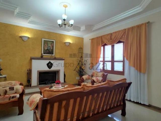 Oportunidade Casa Sobrado Condomínio Recanto da Serra Urbanova II 5 Dormitórios 270m²
