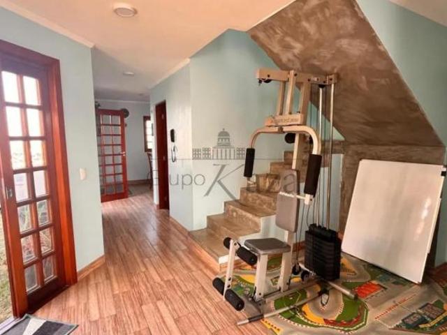 Oportunidade Casa Sobrado Condomínio Residencial Mantiqueira 4 Dormitórios