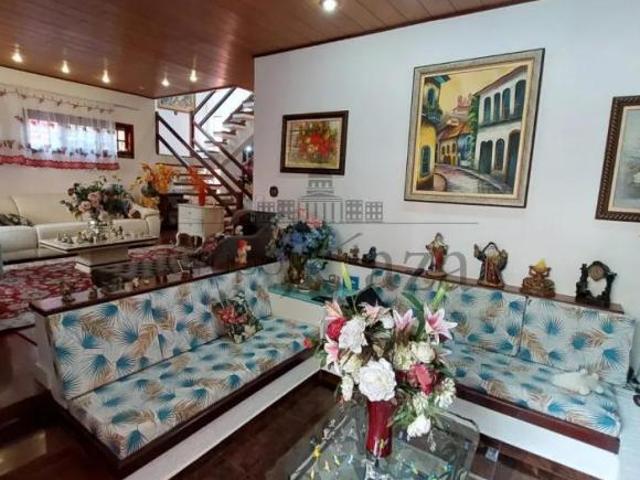 Oportunidade Casa Sobrado em Condomínio Condomínio Jardim das Colinas 4 Dormitórios 450m²