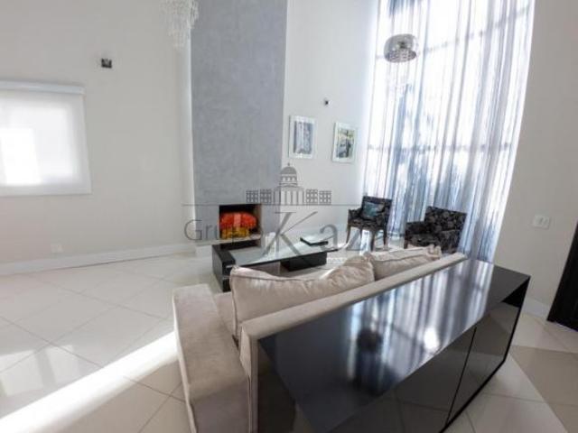 Oportunidade Casa Sobrado em Condomínio Condomínio Residencial Jaguary 4 Suítes 461,85m²