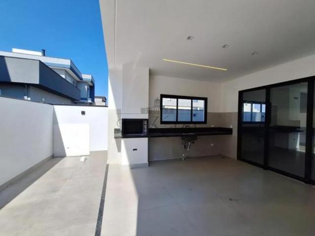 Oportunidade Casa Sobrado em Condomínio Condomínio Residencial Reserva Aruanã 4 Suítes 240m²