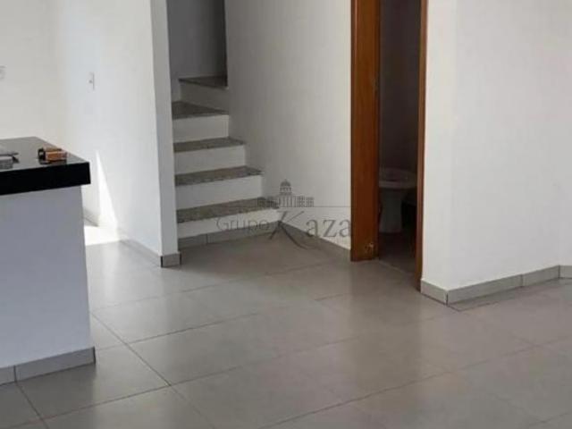 Oportunidade Casa Sobrado em Condomínio Chácaras Pousada do Vale 2 Dormitórios 65m²
