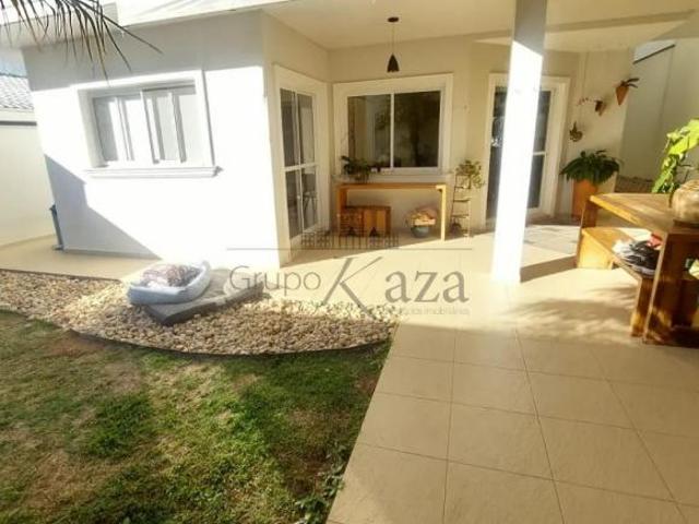 Oportunidade Casa Sobrado em Condomínio Floradas da Serra 4 suítes Urbanova 240m²