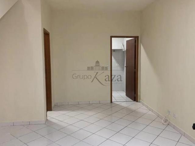 Oportunidade Casa sobrado em Condomínio Solar dos Ipês Residencial Bosque dos Ipês 2 Dormitó