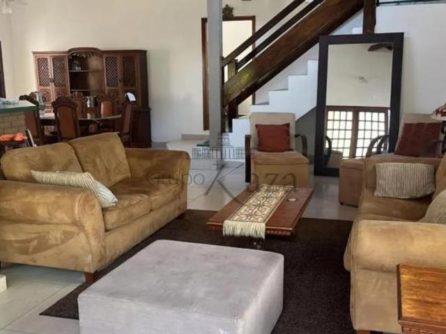 Oportunidade Casa Sobrado em Condomínio Residencial Park Imperial Caraguatatuba 4 Dormitório