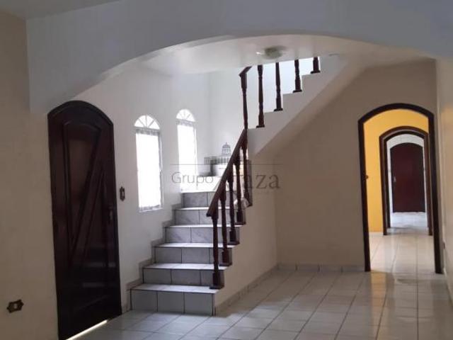 Oportunidade Casa Sobrado Jacareí Jardim Emília 3 Dormitórios 154m²