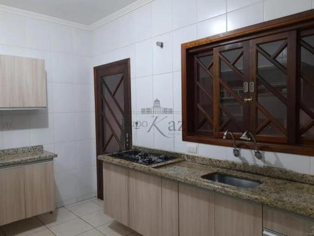 Oportunidade Casa Sobrado Jardim terras de São João 3 Dormitórios 257m²