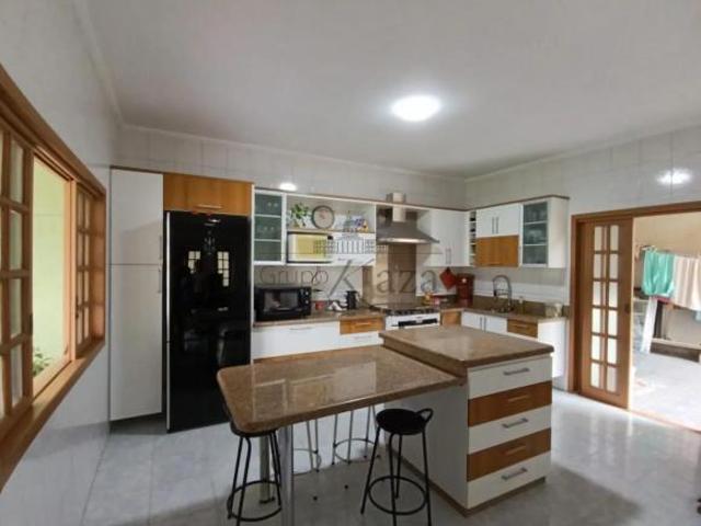 Oportunidade Casa Sobrado Jardim Altos de Santana I 2 Dormitórios 216m²