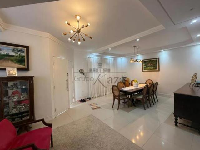Oportunidade Casa Sobrado Jardim das Indústrias 4 Dormitórios 189m²