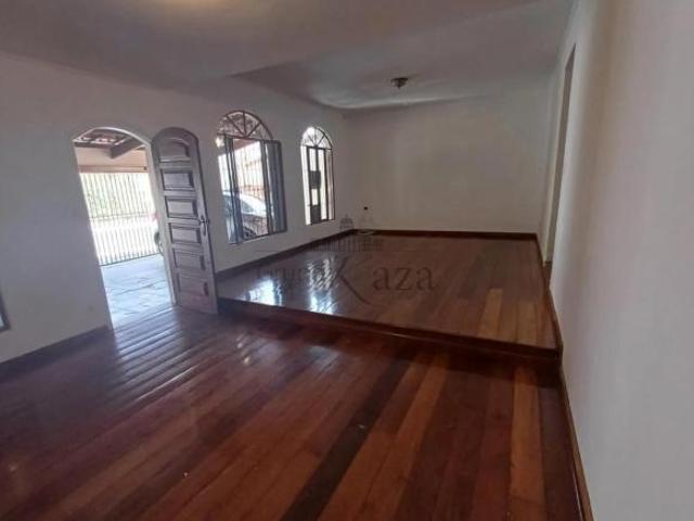 Oportunidade Casa Sobrado Jardim das Industrias 4 Dormitórios 240m²