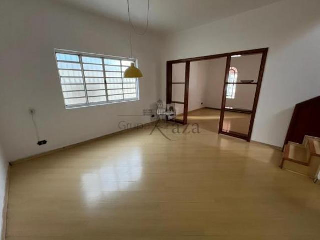 Oportunidade Casa Sobrado Jardim das Industrias 4 Dormitórios 255m²