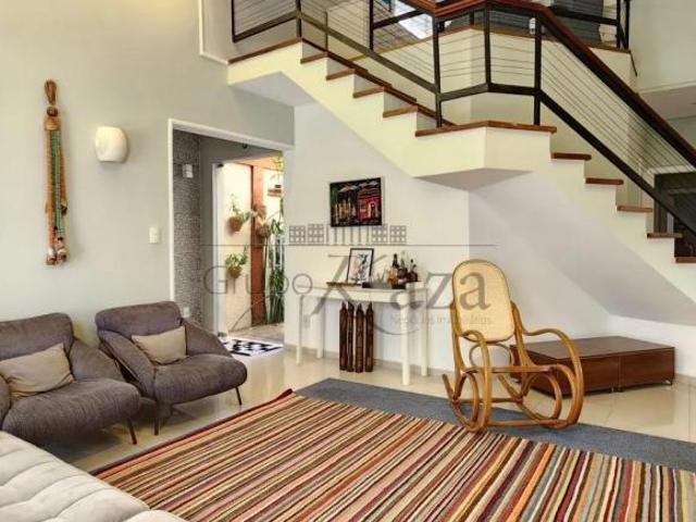 Oportunidade Casa Sobrado Jardim das Indústrias 5 Dormitórios 181m²