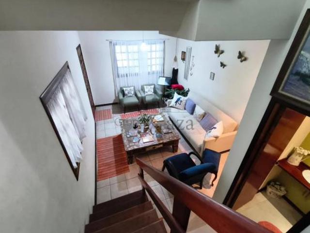 Oportunidade Casa Sobrado Jardim das Indústrias 2 Suítes 125m²