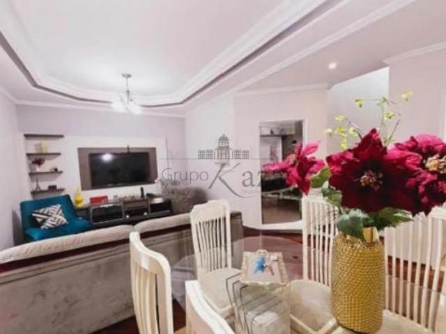 Oportunidade Casa Sobrado Jardim das Indústrias 3 Dormitórios 183m²
