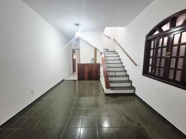 Oportunidade Casa Sobrado Jardim das Indústrias 3 Dormitórios 120m²