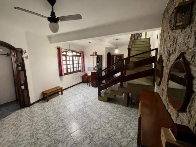 Casa Sobrado Bairro Jardim Emília 3 Dormitórios 218,39m² Uma Suíte Planejados Duas Vagas de Garagem