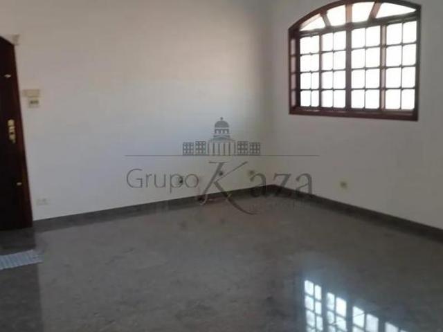 Oportunidade Casa Sobrado Terras de São João 3 Dormitórios 293m²