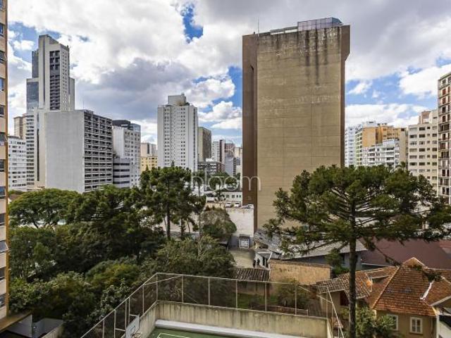 OPORTUNIDADE CENTRO,ANDAR ALTO COM VAGA COBERTA!