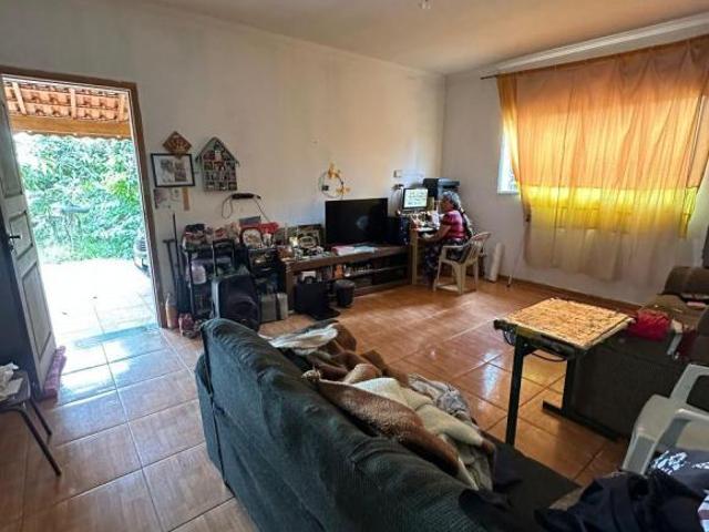 Oportunidade! Chácara 970m² com Piscina e Área para Construir