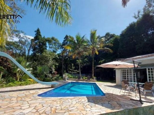 Chácara com 9.200 m² em Jundiaí com vista para a serra, piscina e ampla área de lazer